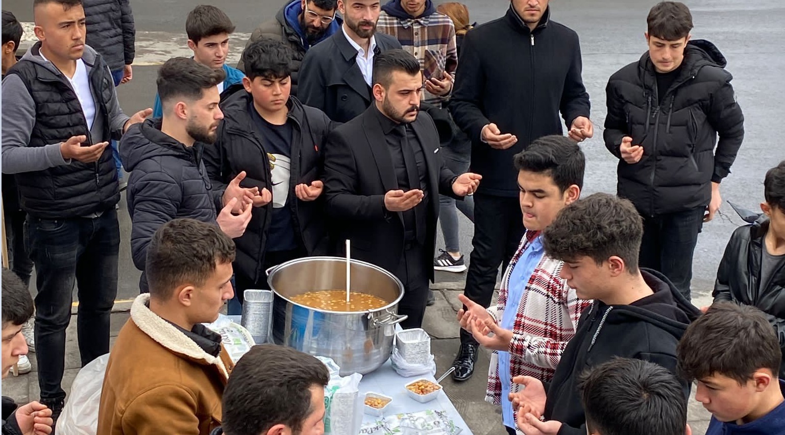 Nevşehir Ülkü Ocakları Çanakkale menüsü dağıttı - FİB HABER, Nevşehir ... Nevşehir Ülkü Ocakları Çanakkale menüsü dağıttı - FİB HABER, Nevşehir ...